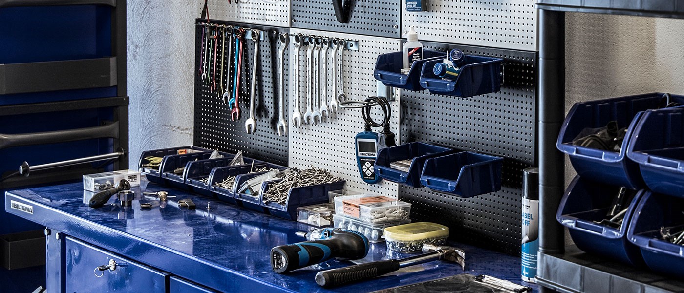 Stort utbud av verktyg för hemmafixare och hantverkare till ett bra ...